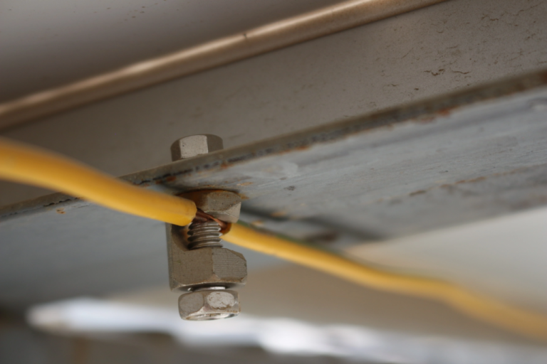 Solar Panel Earthing: Best Practices and Pitfalls